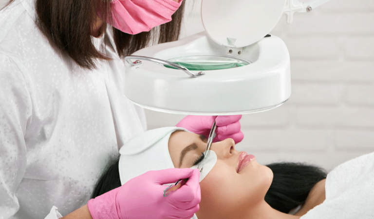 How to Become a Cosmetologist/Beauty therapist - London School of ...